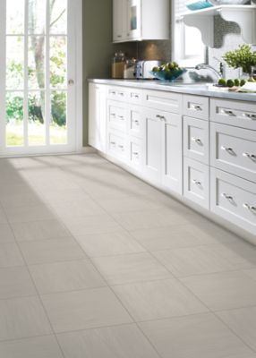 Gateway, Silver Screen, Resilient / Vinyl | Mohawk Flooring